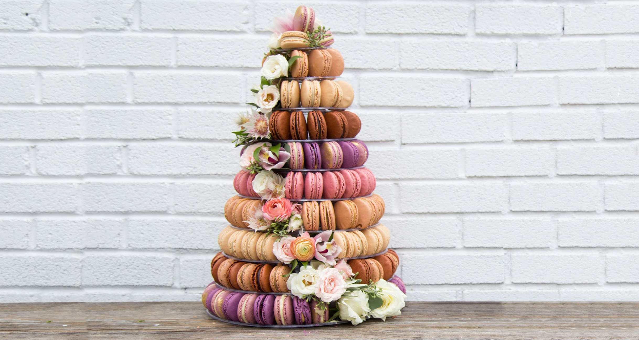 Wedding Stunning & Gorgeous French Macaron Pyramid | Products | Woops!