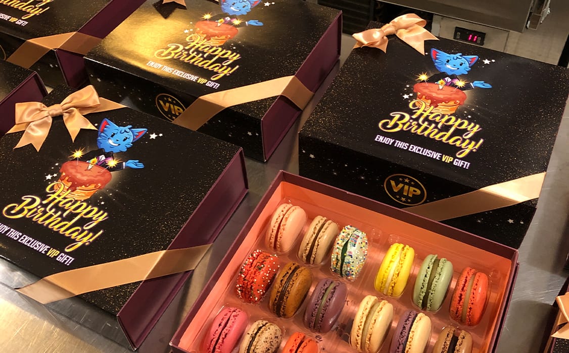 Surprise them with delicious ‘Happy Birthday’ macaron boxes! | Woops!